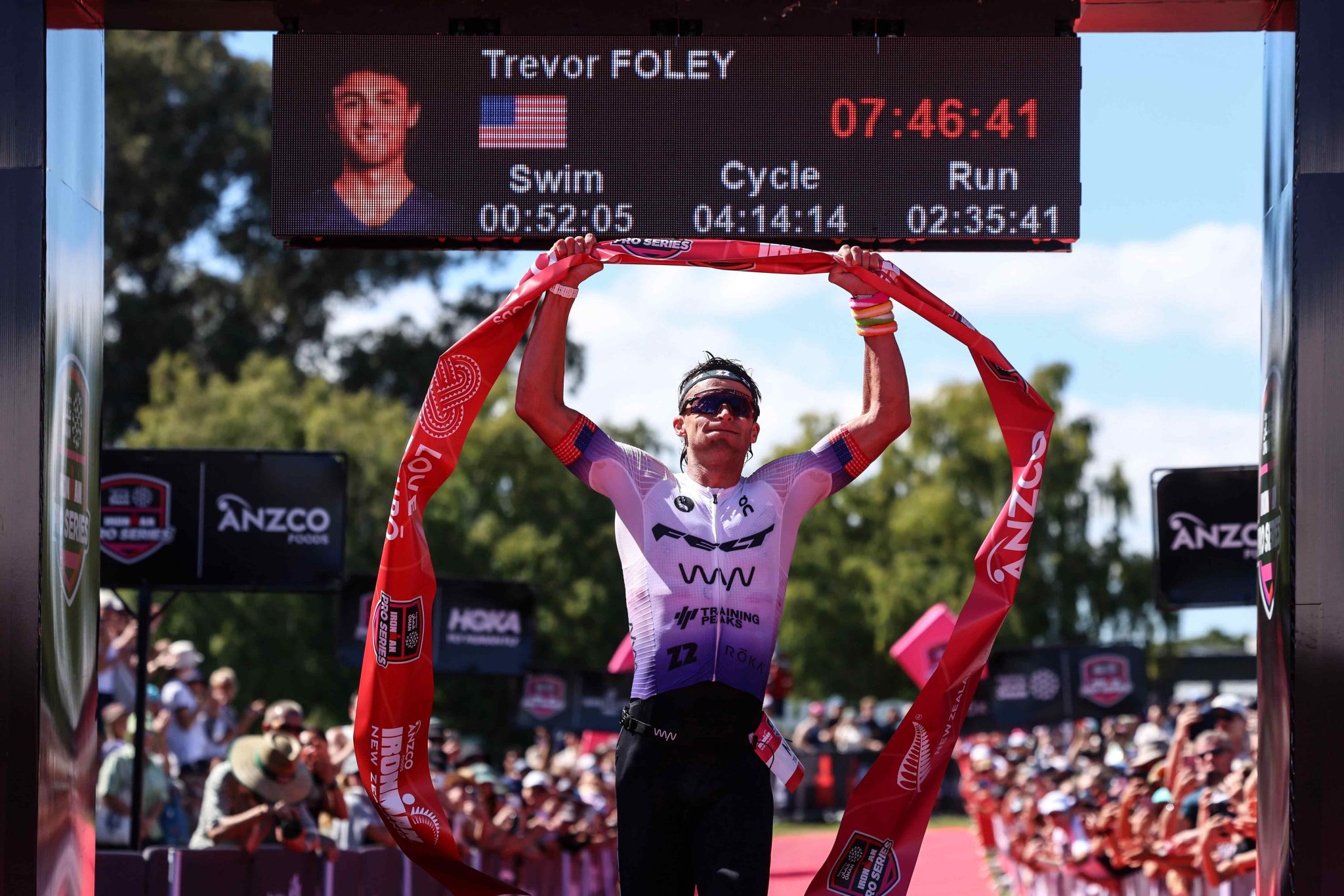 Matthews sets course record; Foley claims men’s triathlon title
